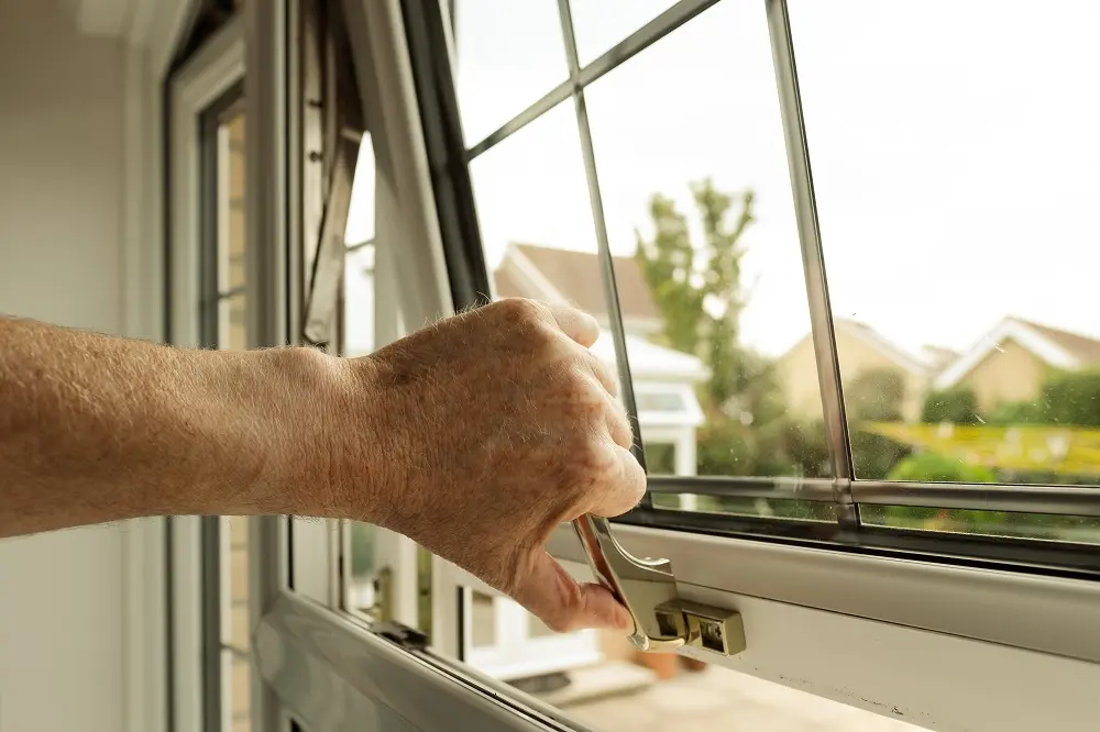 Reglaze or Replace Windows? Your Ultimate Guide💥